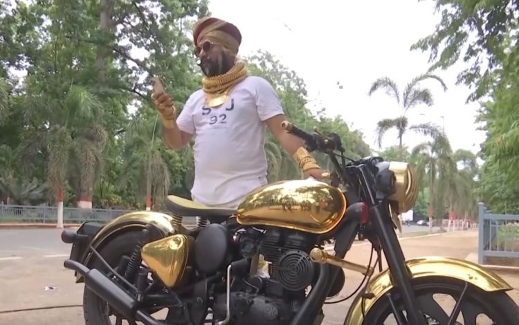 ये है Gold Man Of Bihar, पहनते हैं 5 किलो 400 ग्राम सोना, Gold Bike पर ...